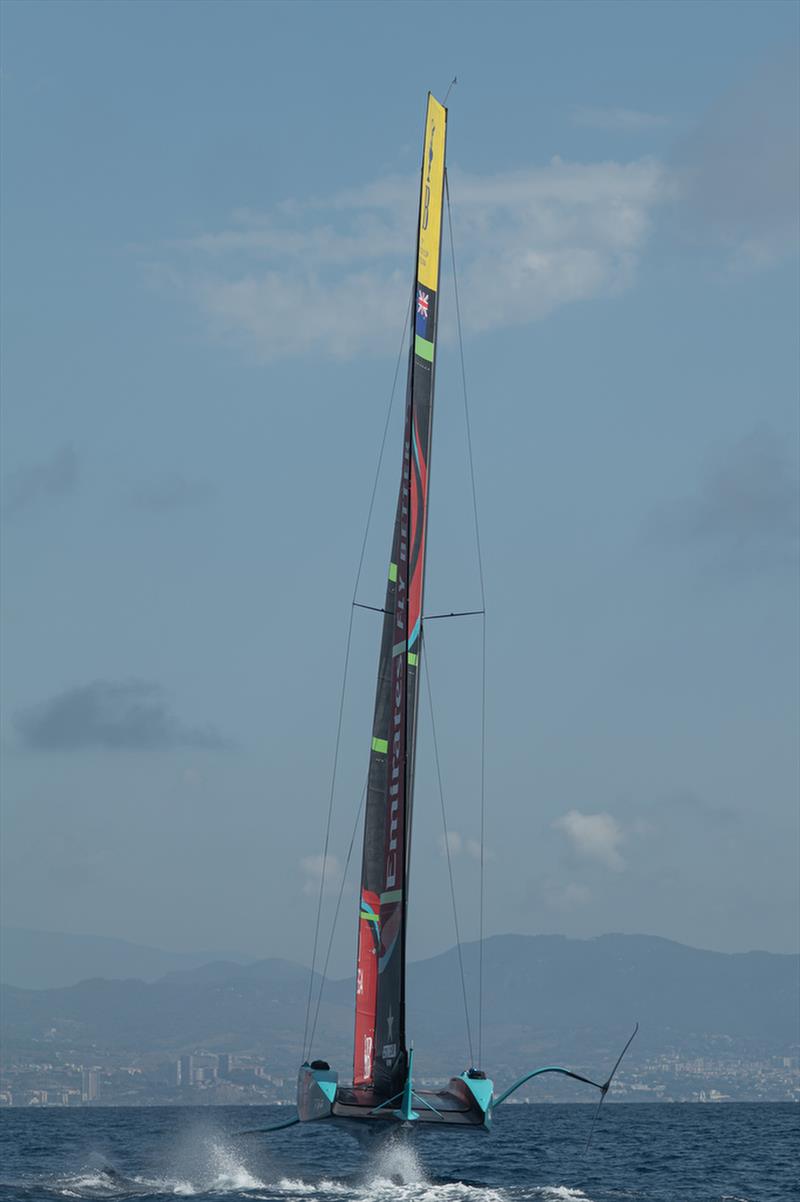 062 - Upwind stb tack sails trimming and heel angle - Emirates Team NZ ...